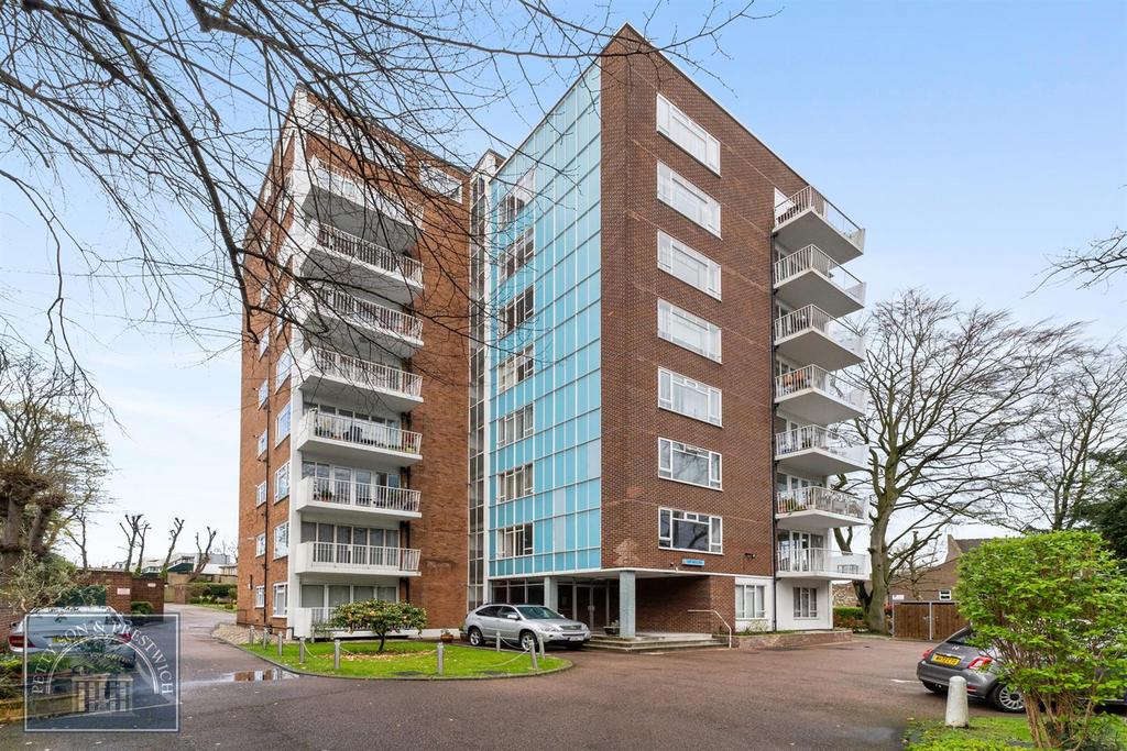 The Hollies, New Wanstead, Wanstead 2 bed flat for sale - £498,000
