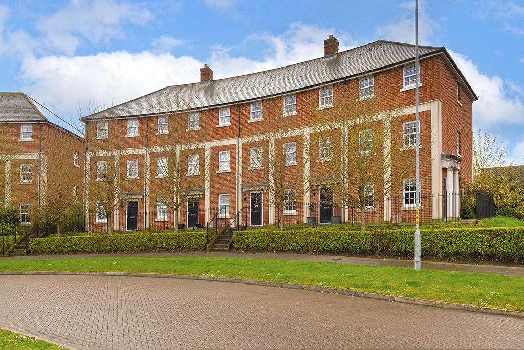 Beacon Avenue, Kings Hill, ME19 4QL 4 bed townhouse - £500,000