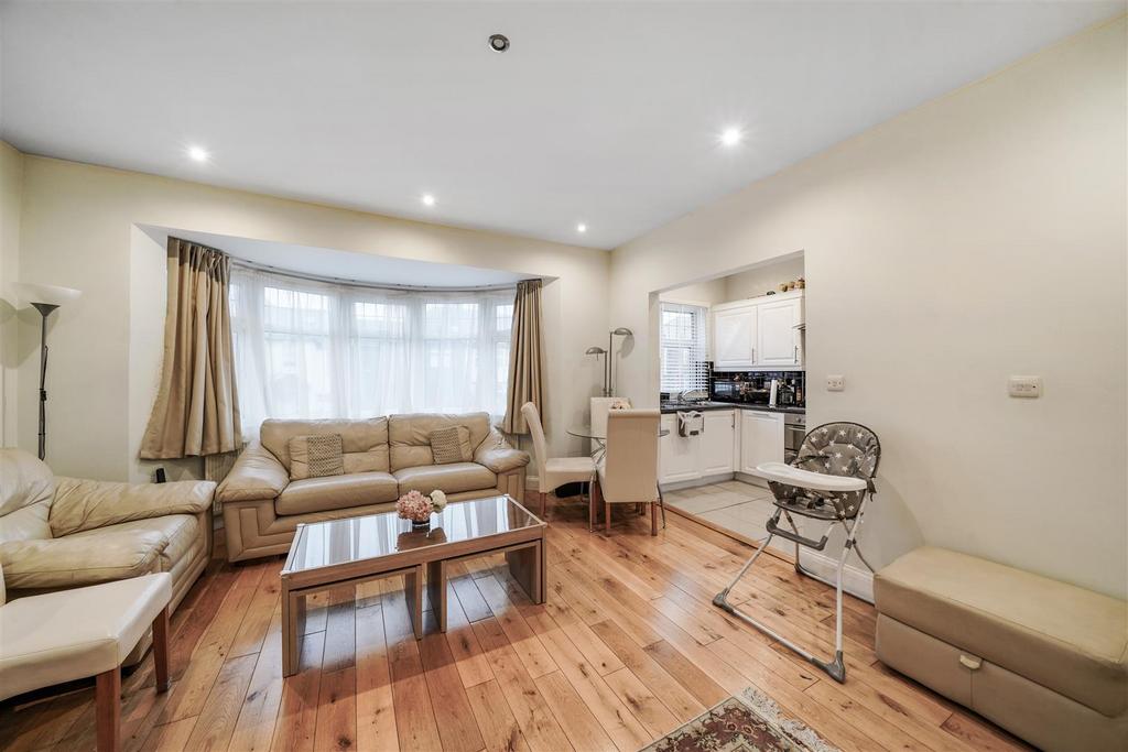Wrottesley Road, London, NW10 3 bed flat to rent - £2,800 pcm (£646 pw)