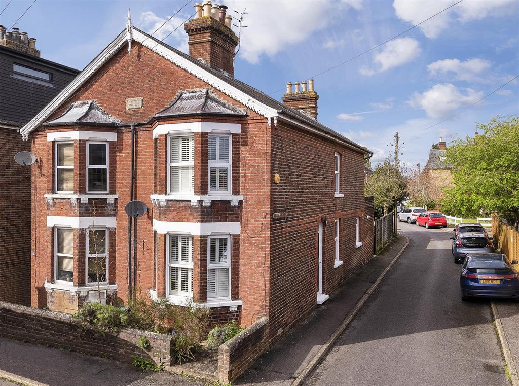 Uridge Road, Tonbridge 2 bed semi-detached house - £450,000