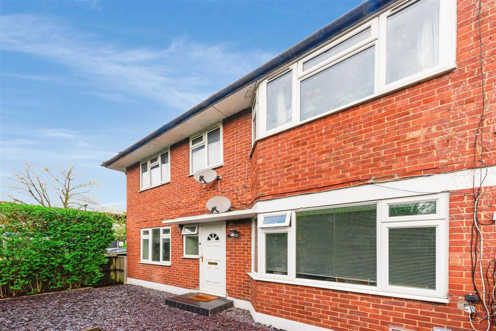 Merton High Street, Colliers Wood SW19 2 bed maisonette - £474,995