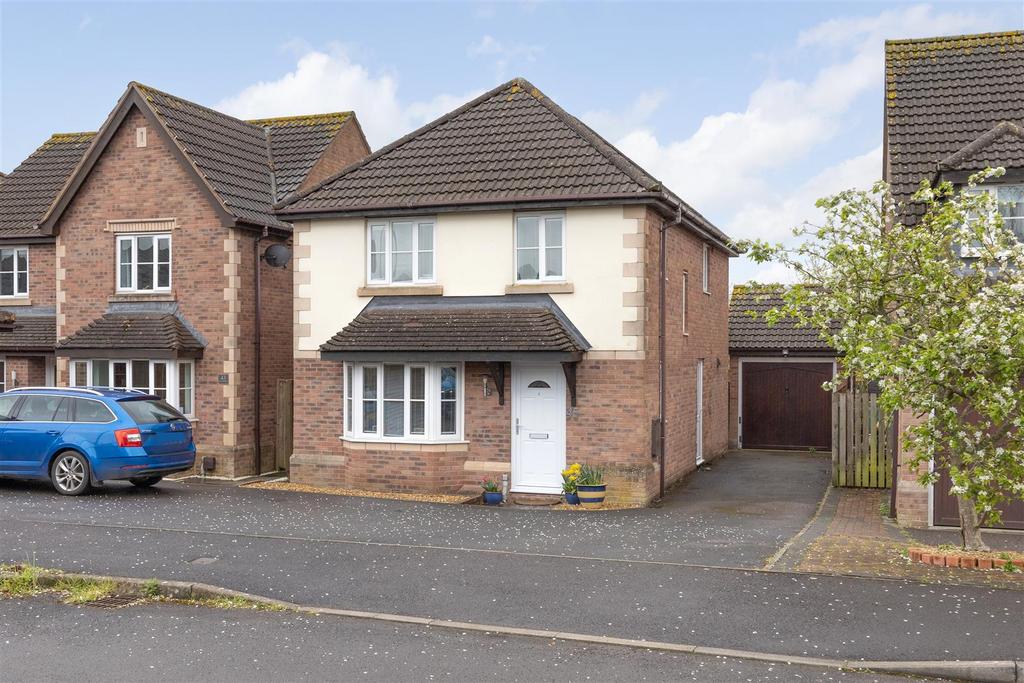 Painters Mead, Hilperton 4 bed house - £350,000