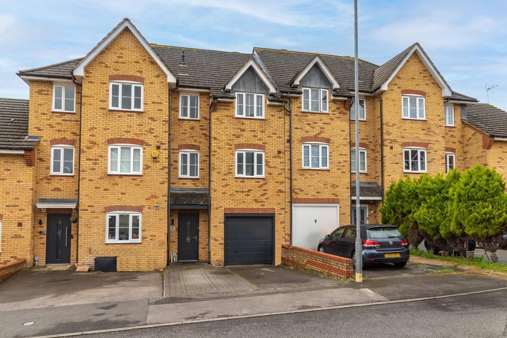 Goodman Drive, Leighton Buzzard 3 bed townhouse - £350,000