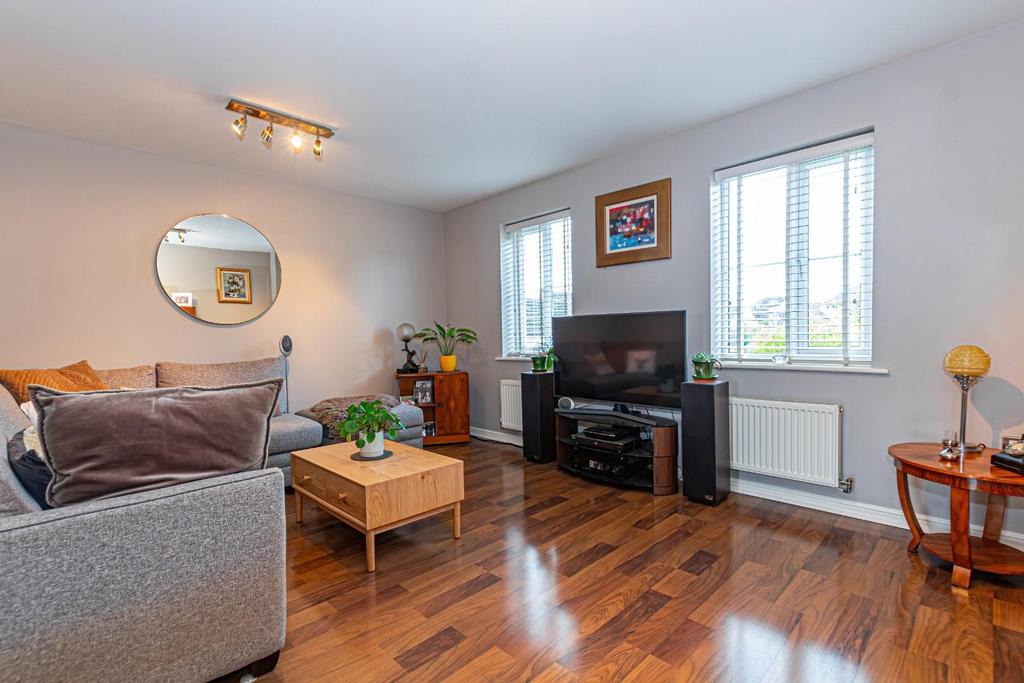 Goodman Drive, Leighton Buzzard 3 bed townhouse - £350,000