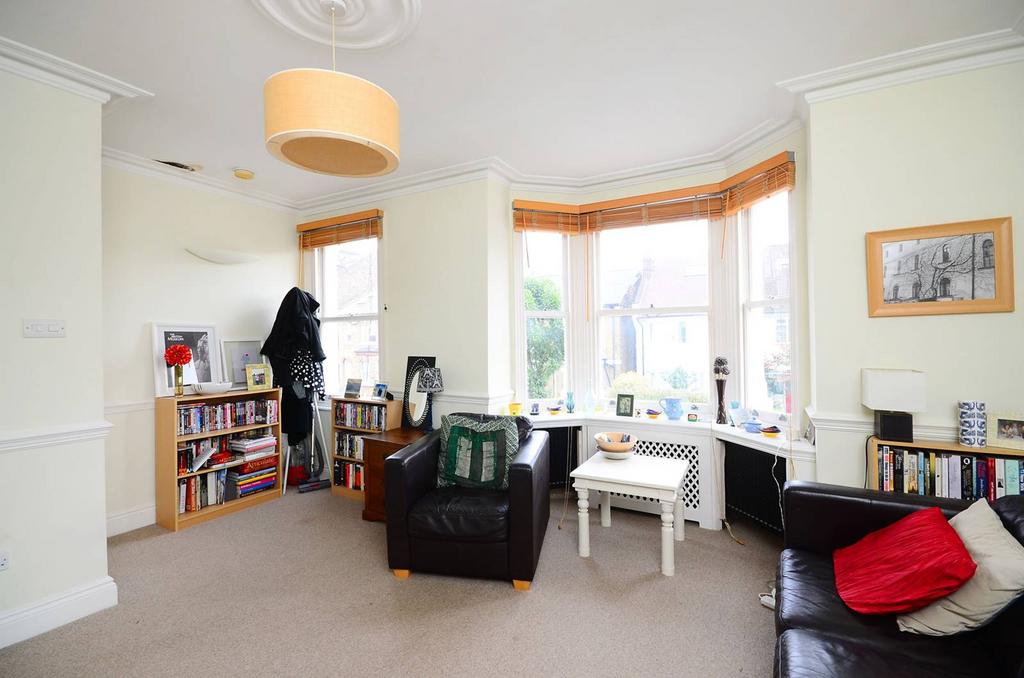 Endlesham Road, Balham, London, SW12 2 bed flat - £3,400 pcm (£785 pw)