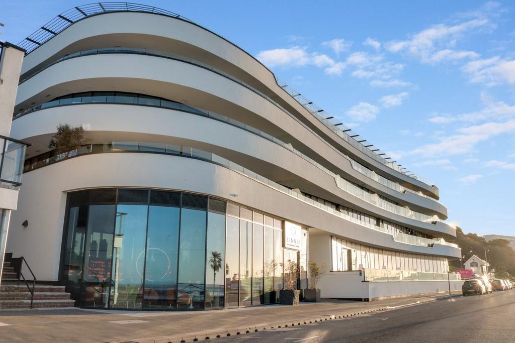 Western Esplanade, Southend-on-Sea SS1 2 bed flat for sale - £440,000