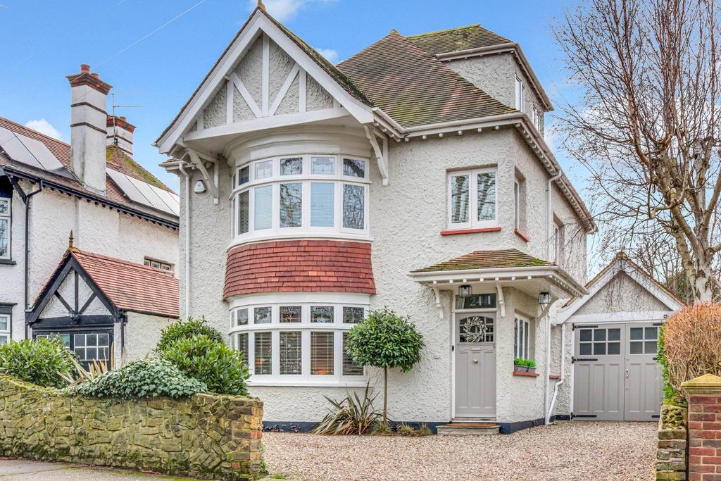 Burges Road, Thorpe Bay SS1 6 bed detached house - £1,250,000