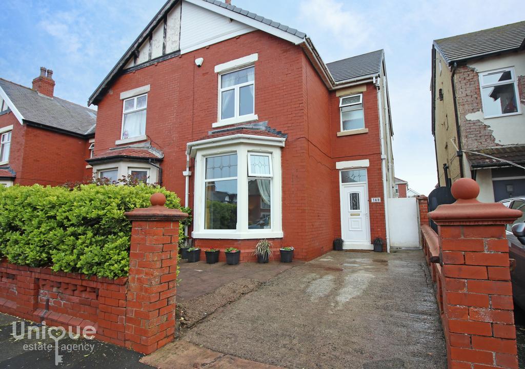 Warbreck Drive, Blackpool, FY2 3 bed semi-detached house - £165,000