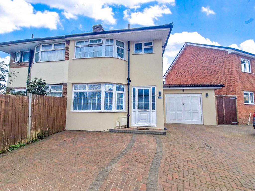 Turners Road South, Luton LU2 3 bed semi-detached house - £1,650 pcm (£ ...