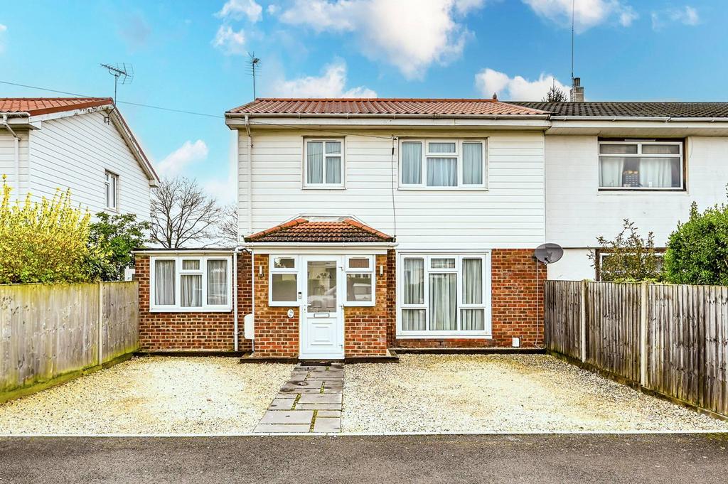 Merton Way, West Molesey, KT8 4 bed semi-detached house for sale - £550,000