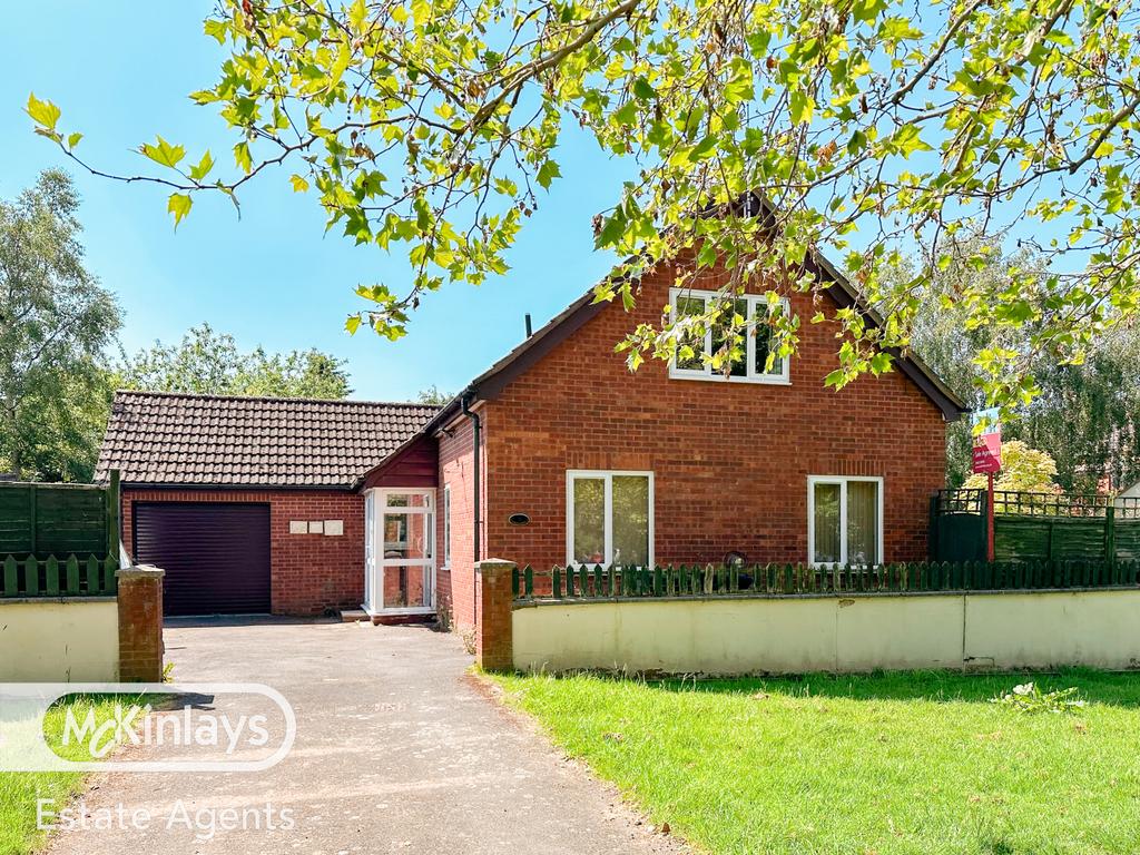 Orchard Way, Taunton TA1 3 bed chalet - £309,950