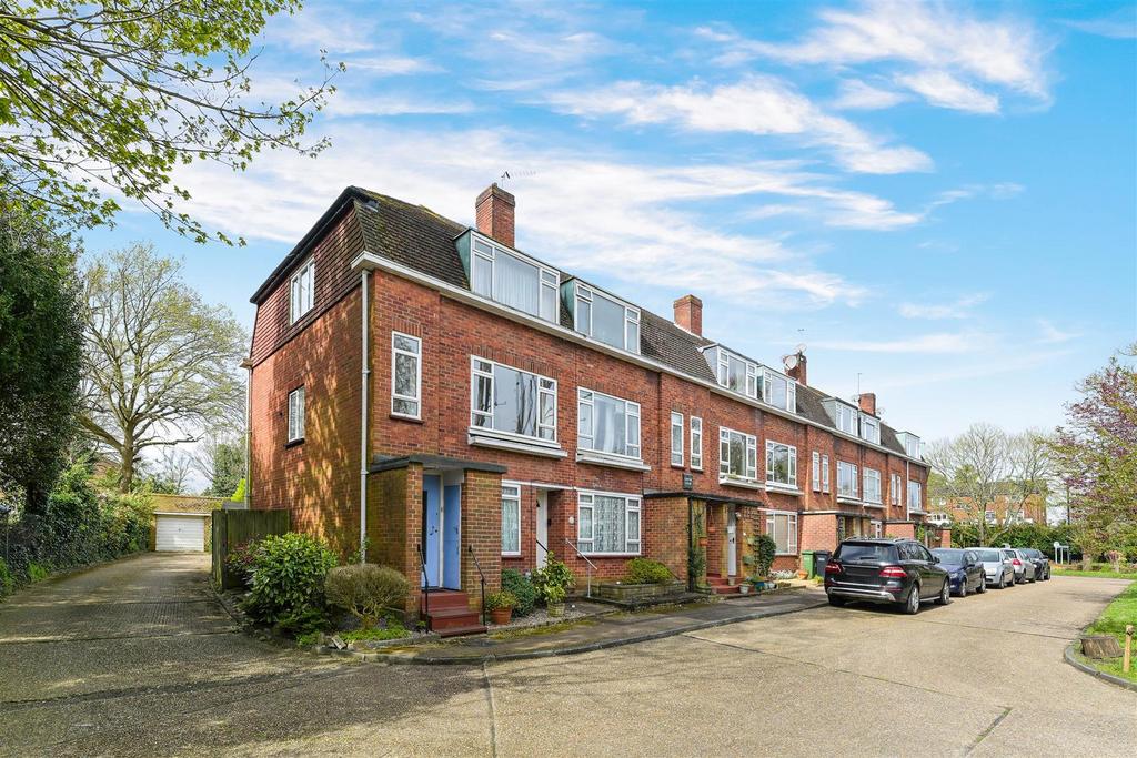 Park Road, Banstead 2 bed maisonette - £350,000