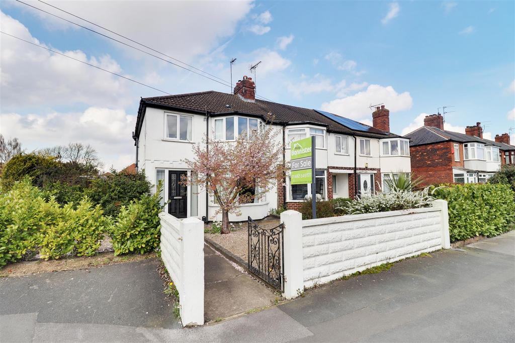 Boothferry Road, Hessle 3 bed end of terrace house - £215,000