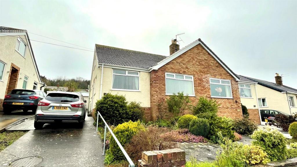 Cambrian Drive, Rhos On Sea, Colwyn Bay 3 bed semi-detached bungalow ...