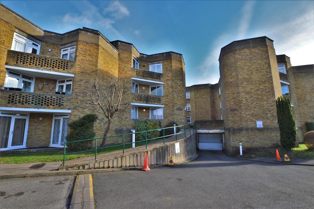 Sussex Close, Slough 1 bed flat for sale - £215,000