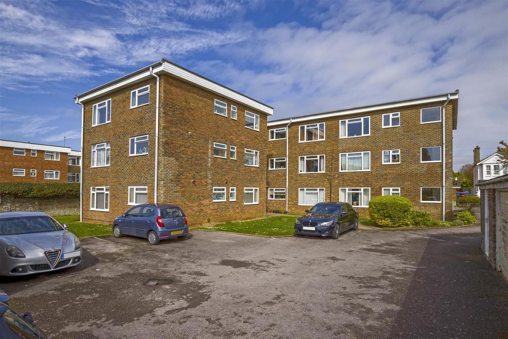 Rowlands Road, Worthing, BN11 3LG 2 bed flat - £230,000