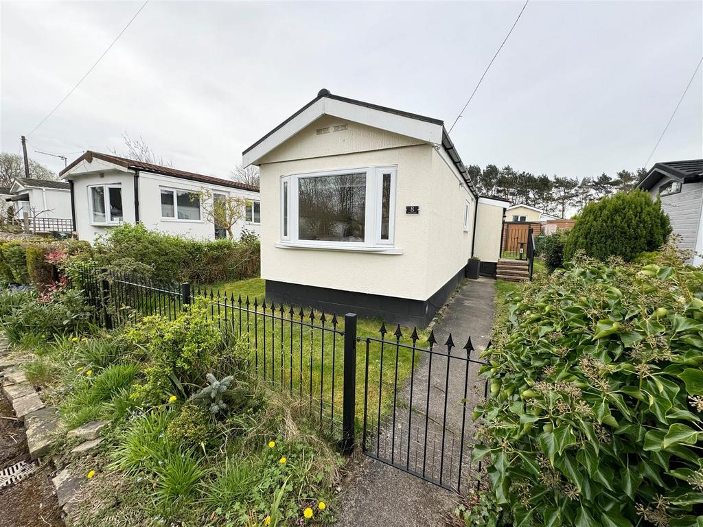 Lindow Court Park, Mobberley, Knutsford 1 bed park home for sale - £99,950