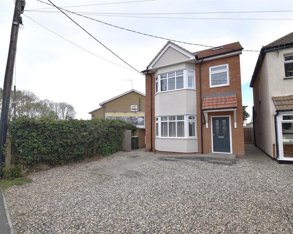 Dalys Road, Rochford 3 bed detached house - £425,000