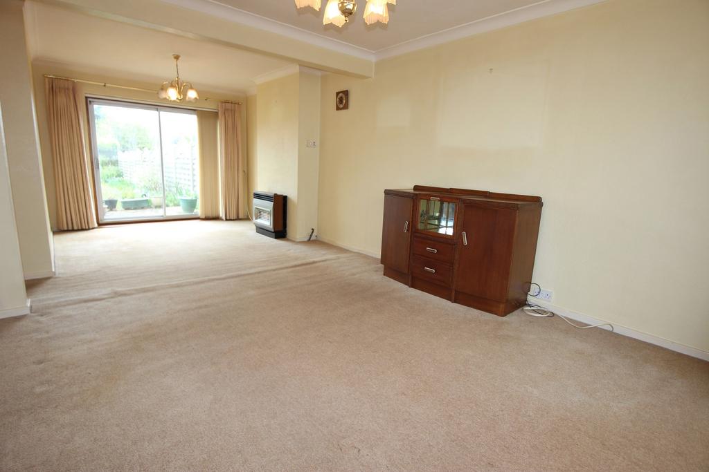 Trafalgar Avenue, Broxbourne EN10 3 bed semi-detached house - £585,000