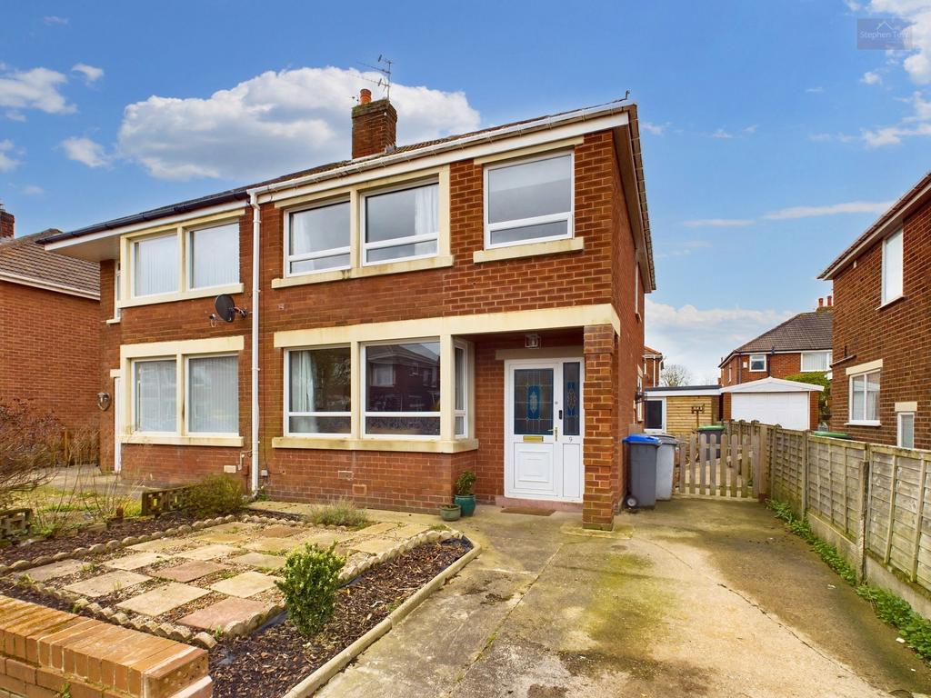 Stadium Avenue, Blackpool, FY4 3 bed semi-detached house - £170,000