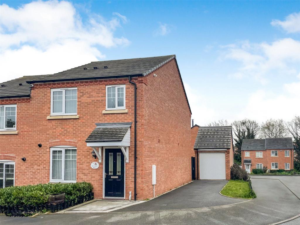 Groves Way, Hartlebury... 3 bed semi-detached house - £1,295 pcm (£299 pw)