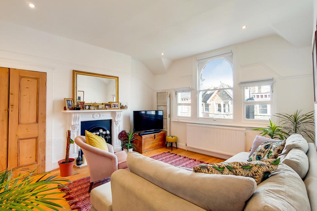 Crofton Road, London, SE5 2 bed flat - £2,300 pcm (£531 pw)