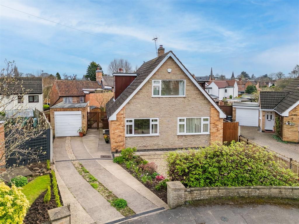 Orchard Close Burton Joyce 3 Bed Detached House £370 000