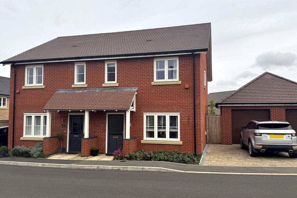 Priors Close, Oakham 3 bed semi-detached house - £1,400 pcm (£323 pw)