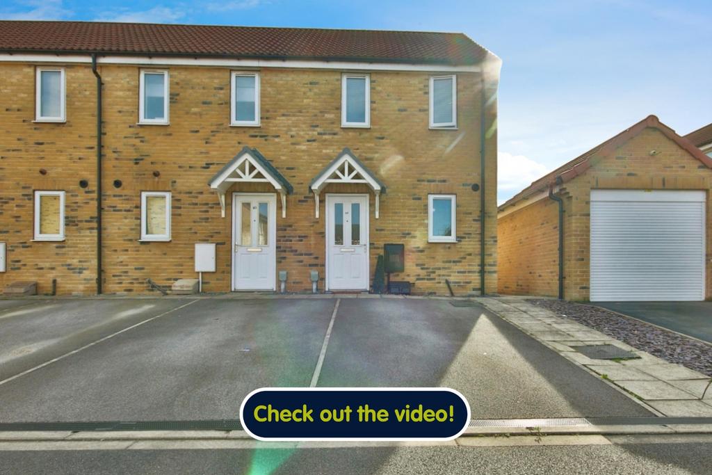 Chartwell Gardens, Kingswood, Hull... 2 bed end of terrace house - £140,000