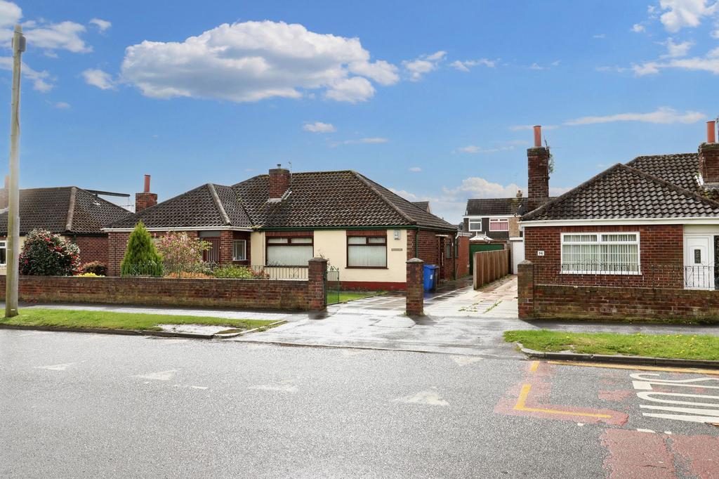 Dundalk Road, Widnes WA8 2 bed semi-detached bungalow - £145,000