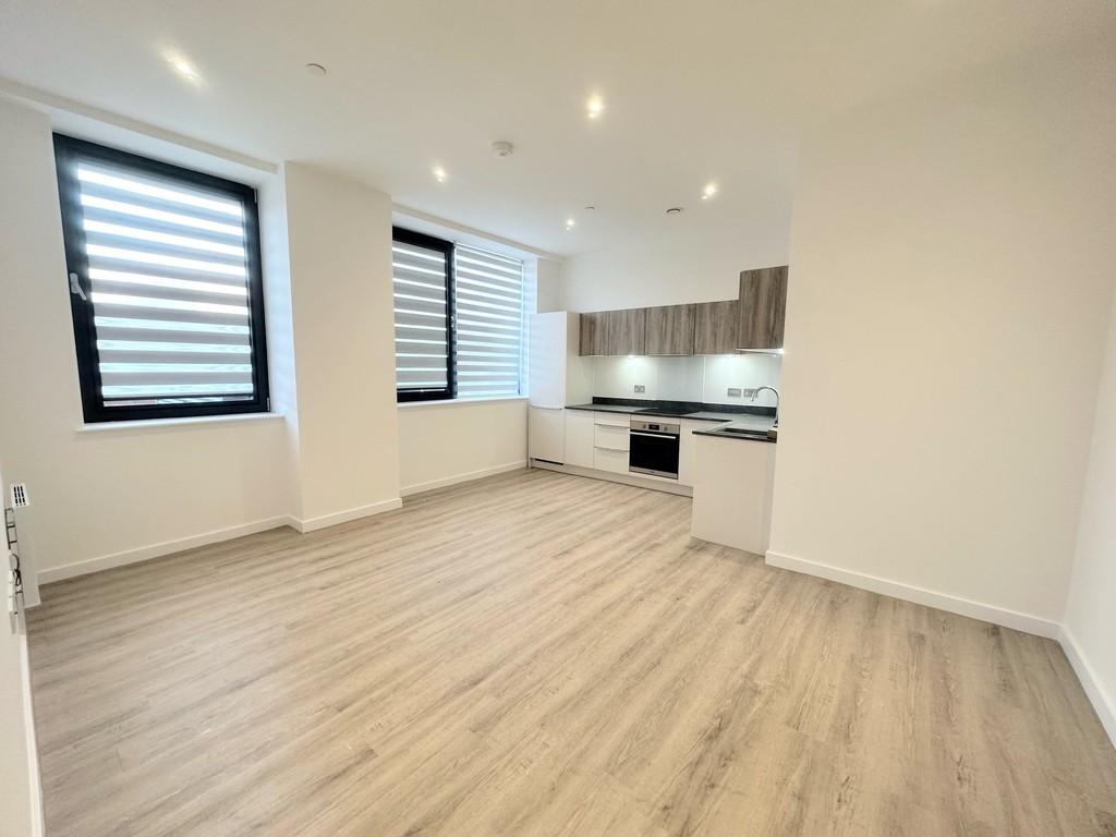 Normandy House, Basingstoke RG21 2 bed apartment - £1,400 pcm (£323 pw)