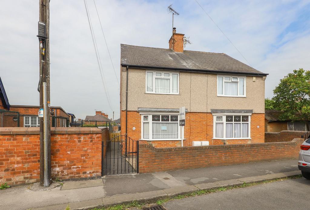 Eyre Street East, Chesterfield S41 2 bed semi-detached house - £130,000