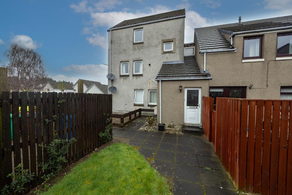 Ladybank KY15 2 bed maisonette - £104,995