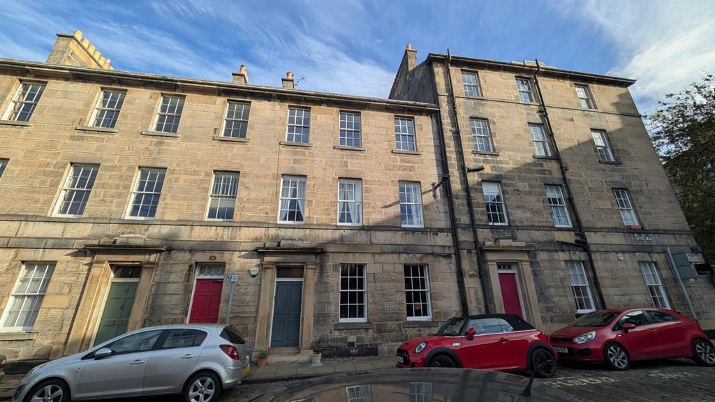Cheyne Street, Edinburgh, EH4 2 bed flat - £1,595 pcm (£368 pw)