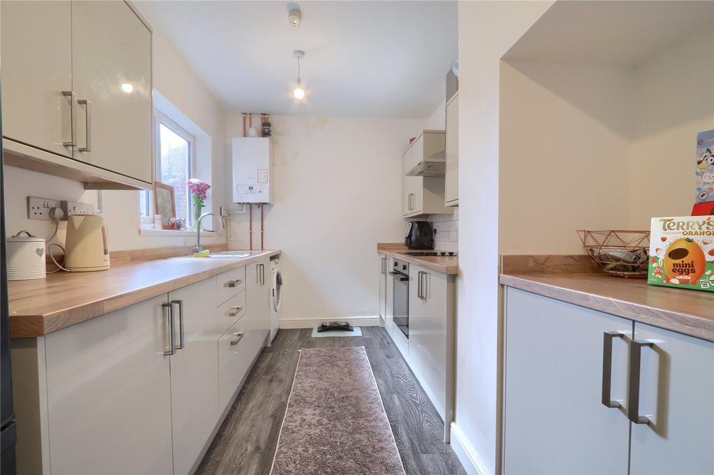 High Street, Lingdale 3 bed terraced house - £100,000