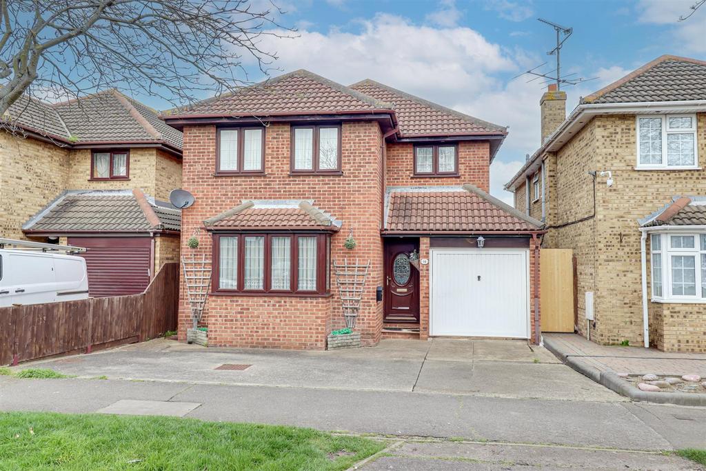 Papenburg Road, Canvey Island SS8 4 bed detached house - £450,000