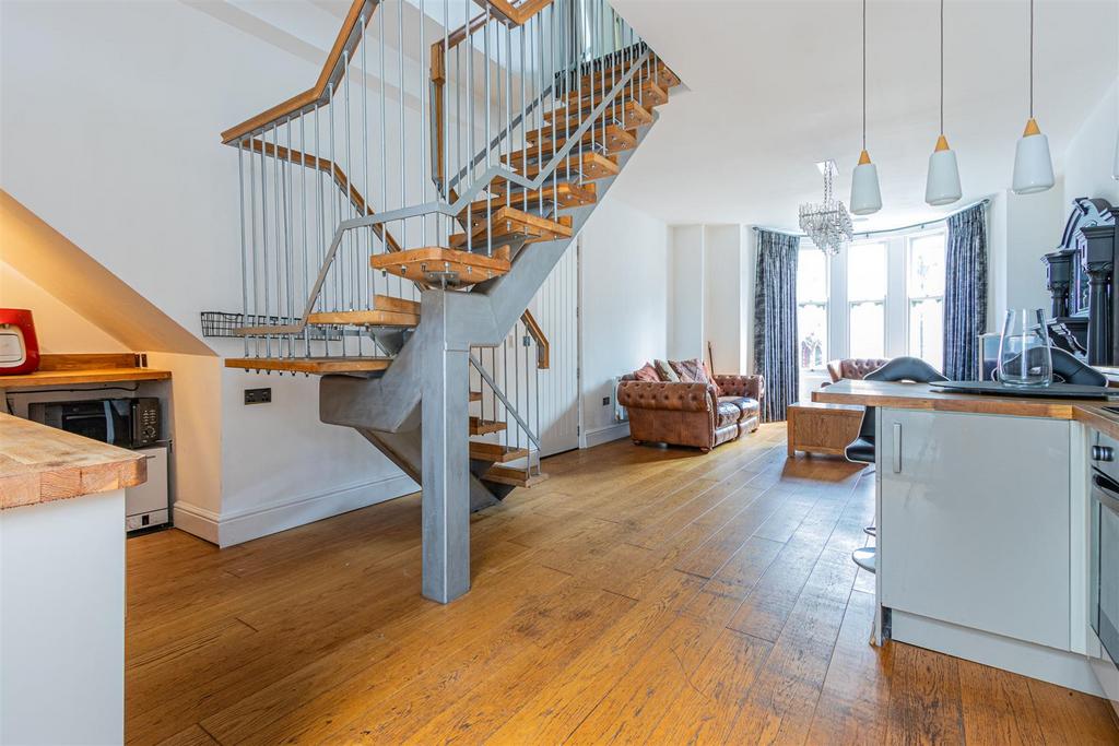 Shirley Road, Cardiff CF23 2 bed apartment - £250,000