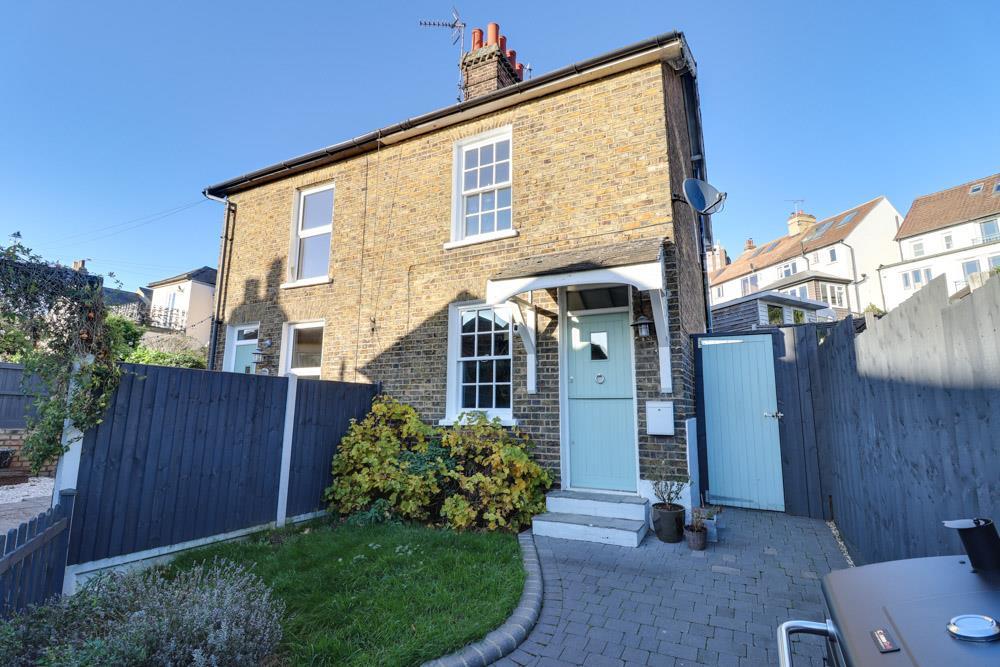 New Road, Leigh-on-Sea SS9 2 bed semi-detached house - £425,000