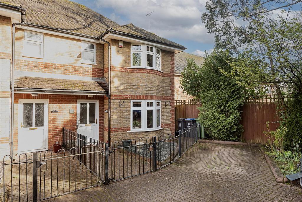 Redbourn Road, Hemel Hempstead 3 bed semi-detached house - £560,000