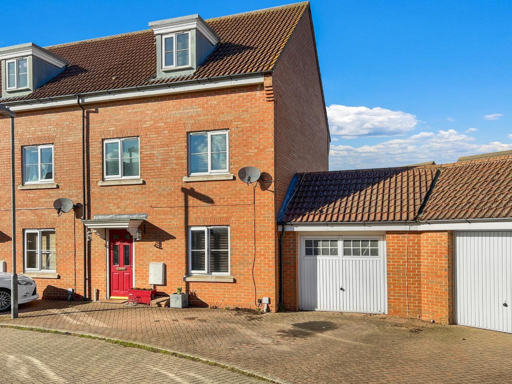 Sheepwash Way, Longstanton, Cambridge 4 bed end of terrace house - £425,000