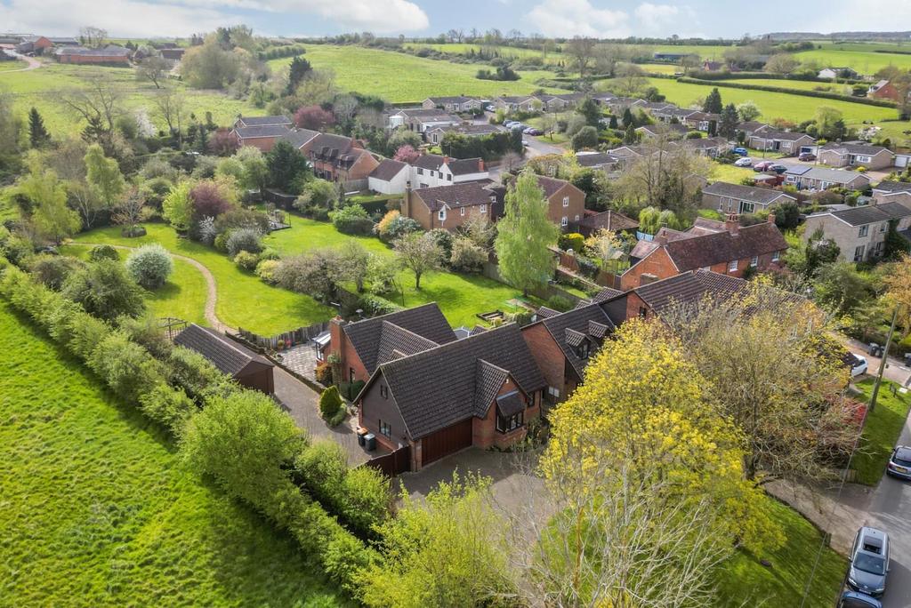 High Street, Riseley MK44 4 bed detached house - £650,000