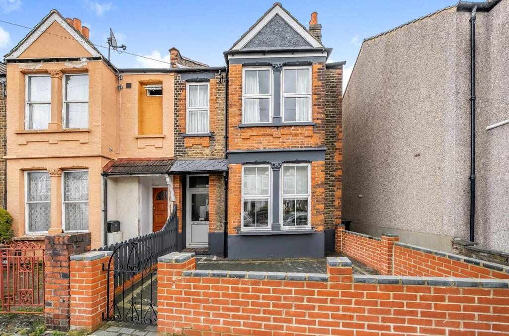 Lincoln Road, South Norwood, London 3 bed end of terrace house - £650,000