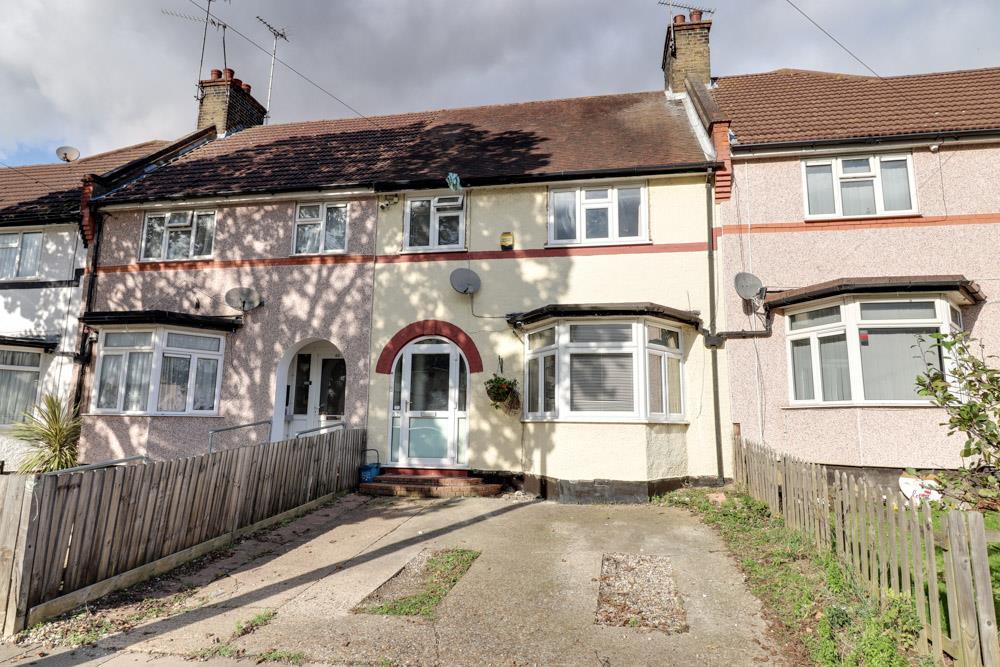 Manchester Drive, Leigh-on-Sea SS9 3 bed terraced house - £300,000