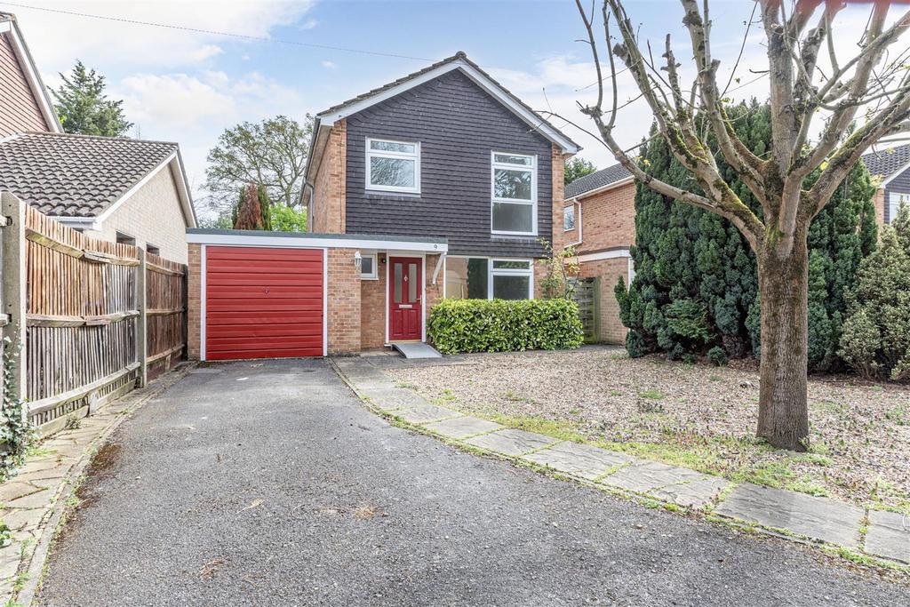 Conquest Road, Addlestone 4 bed detached house - £575,000