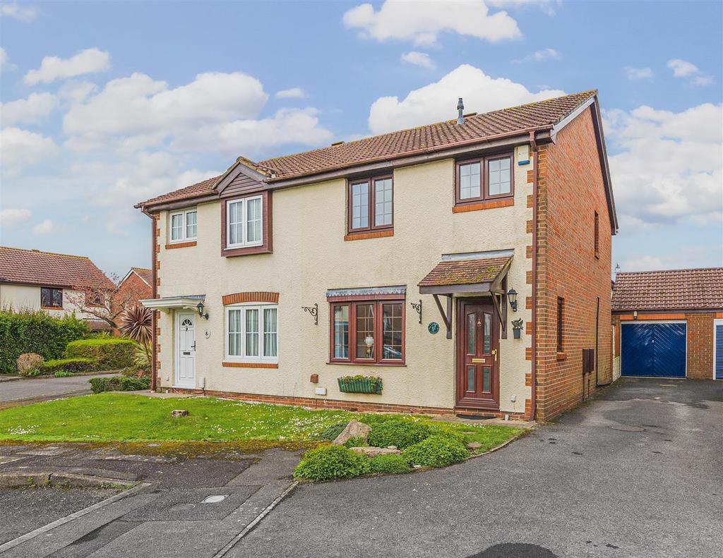 Campion Close Warsash So31 3 Bed Semi Detached House £350 000
