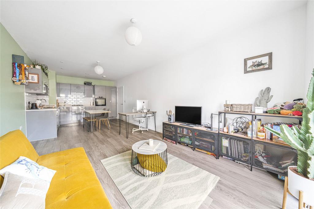 Bell Farm Way, Hersham, Surrey, KT12 1 bed flat for sale - £325,000