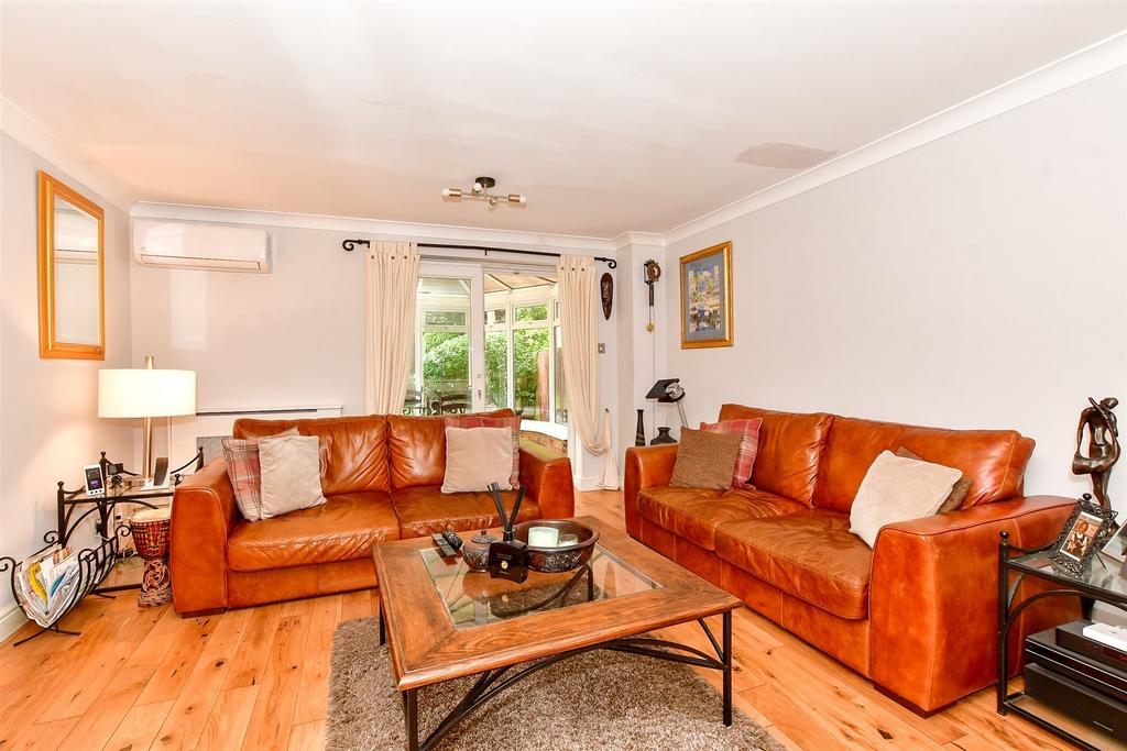 Westfield Park Drive Woodford Green 3 Bed Semi Detached House For