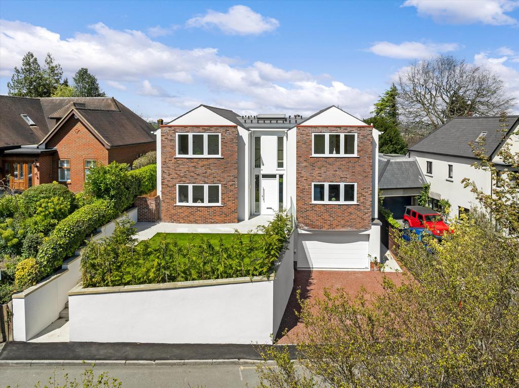 The Mount, Guildford, Surrey, GU2. 5 bed detached house - £1,895,000
