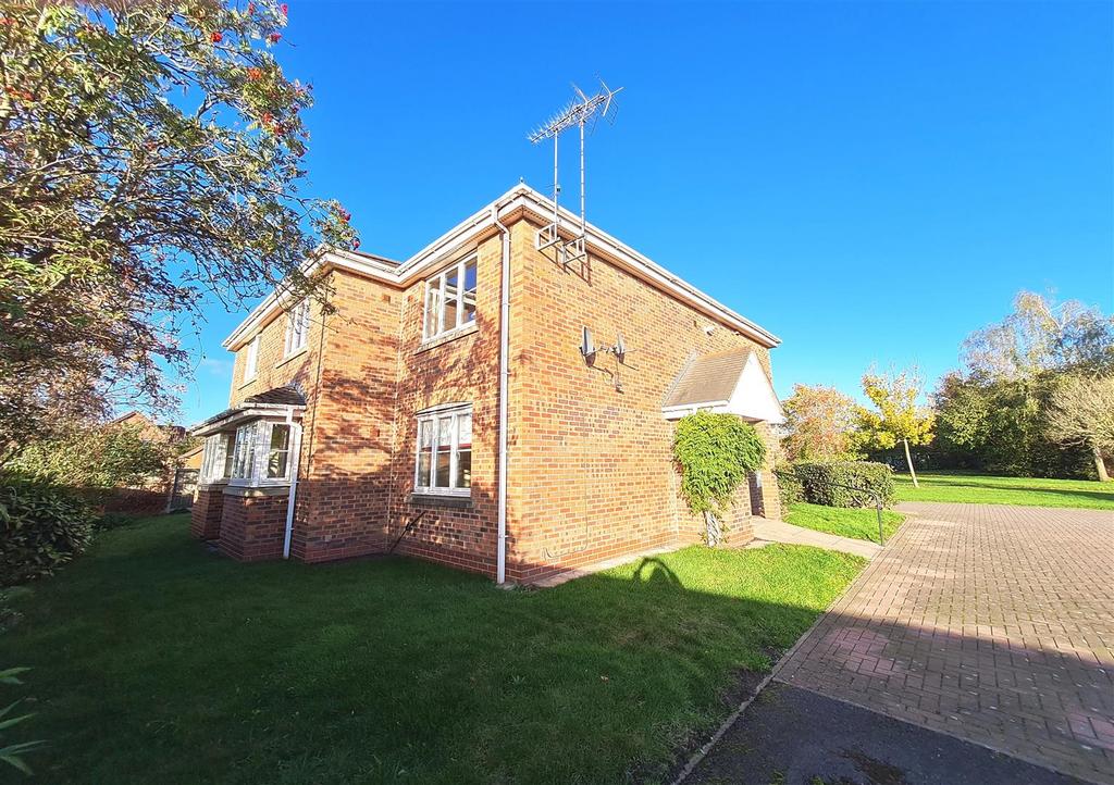 Angelina Close, Sandbach CW11 2 bed flat - £120,000