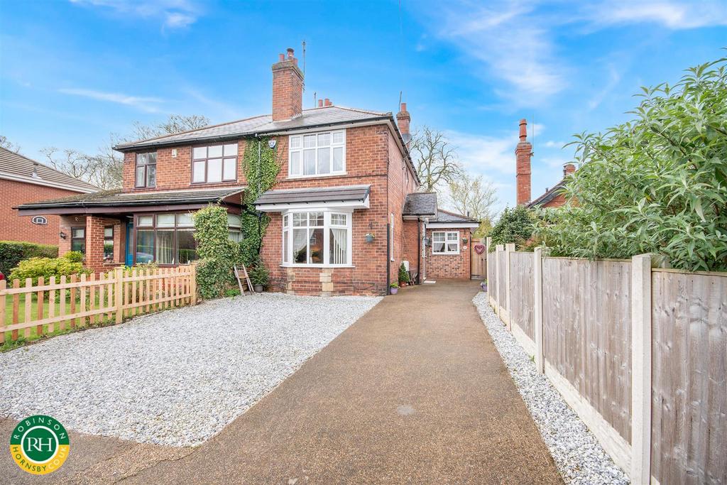 Park Drive, Sprotbrough 3 bed semi-detached house - £350,000